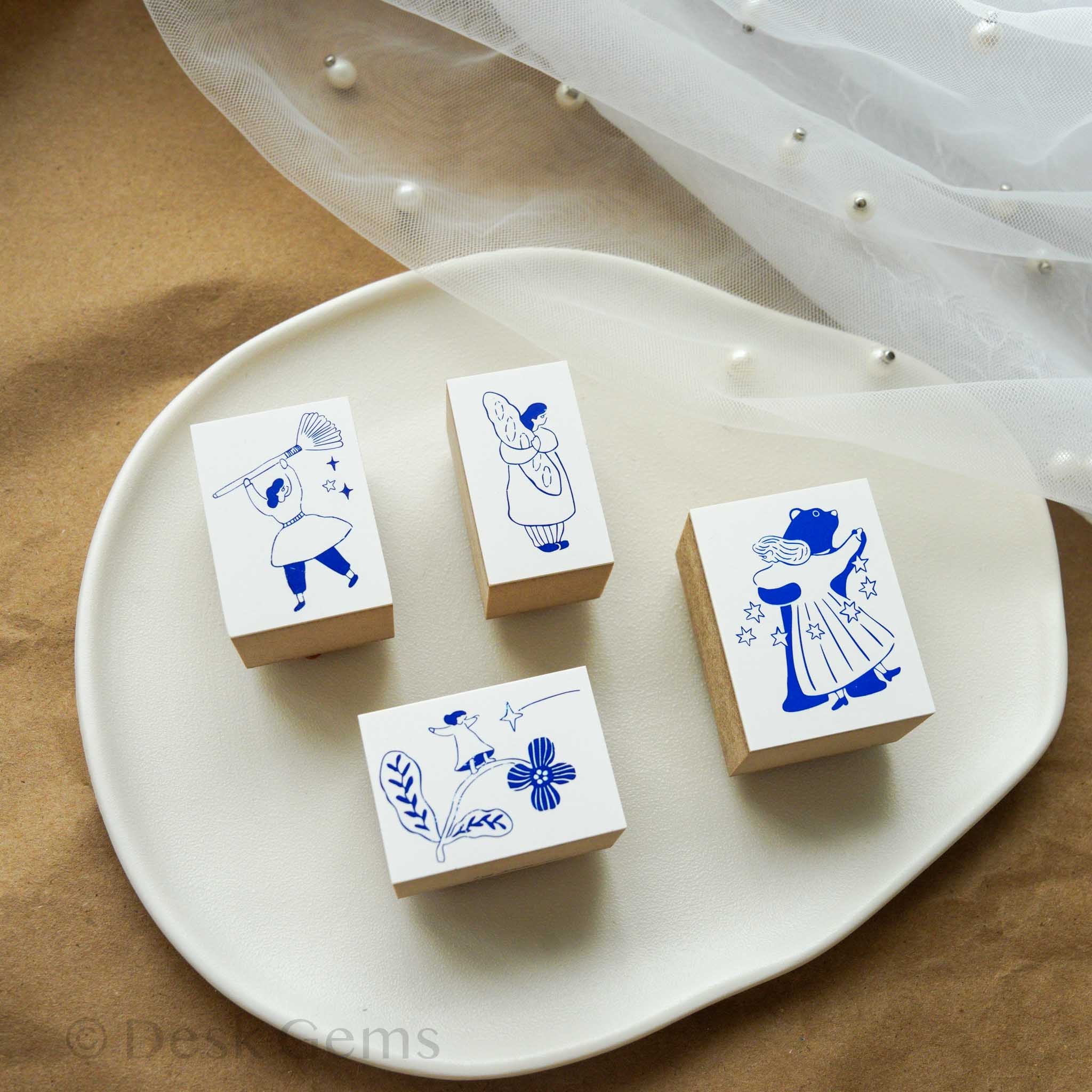 Ivy Snow – Desk Gems